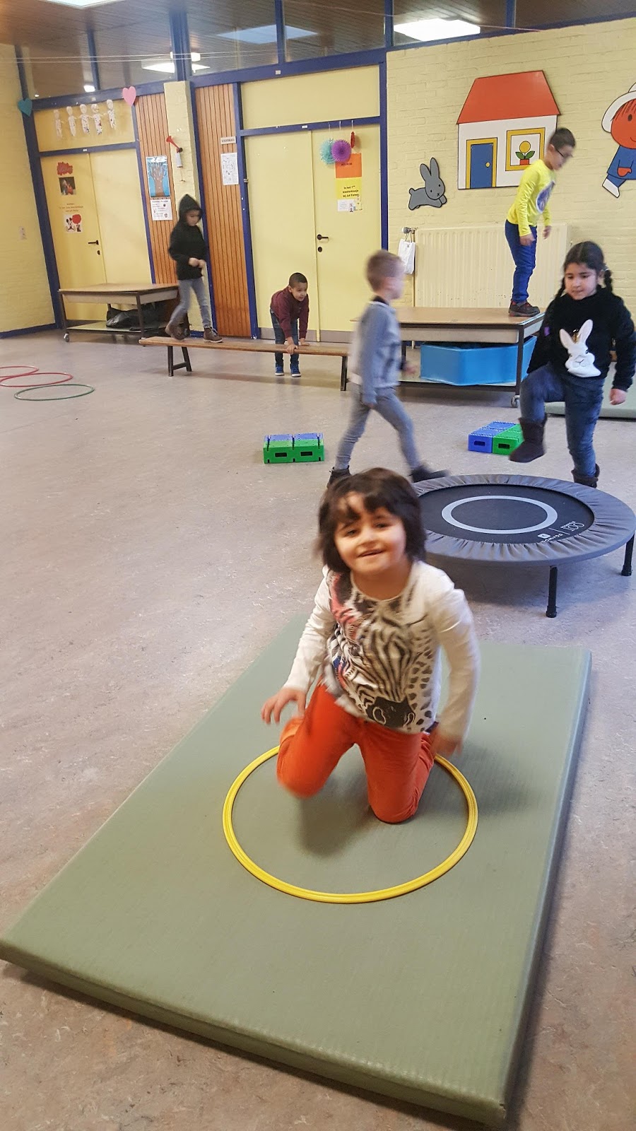Europaschool Genk - Kleuterturnen: Springen springen en nog meer ...