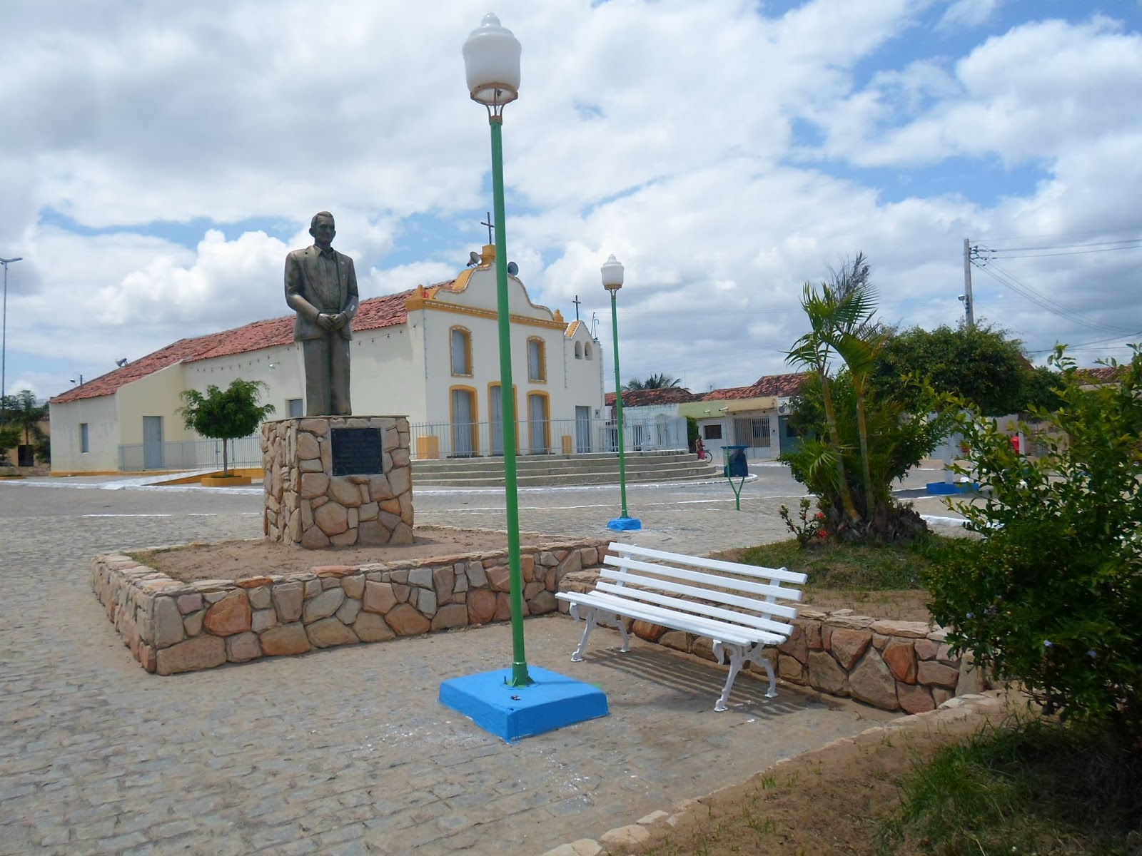 CONEXÃO CAPIBARIBE: PINTURAS DAS PRAÇAS EM POÇO FUNDO