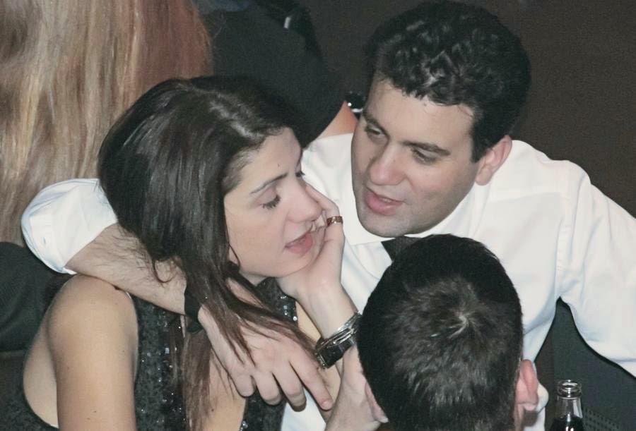 ΕΤΣΙ ΕΞΗΓΟΥΝΤΑΙ ΟΛΑ: Ο ΔΗΜΑΡΙΚΟΣ ΣΩΓΑΜΠΡΟΣ ΓΚΑΣΤΡΩΣΕ ΤΗΝ ΚΟΡΗ ΤΗΣ ...