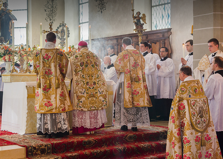 RORATE CÆLI: 15 new Subdeacons for the FSSP