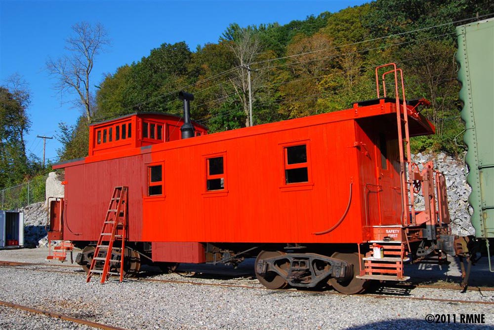 News From The Naugy: Central Vermont caboose 4014