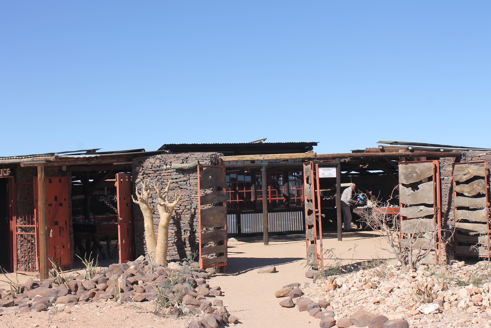 Okuhepa: Ûiba Ôas Crystals Market