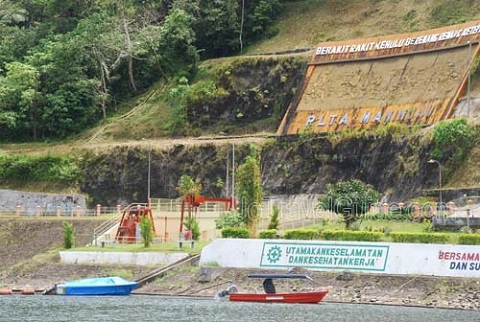 Taman Wisata Muko-Muko, Wisata Alam Yang Berada Di Tepian Danau ...
