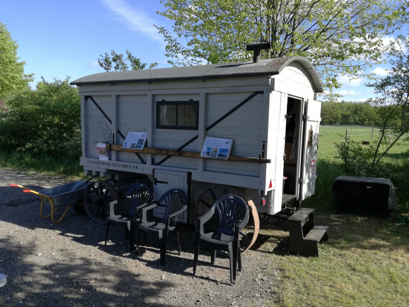 Nystrup Gravel: Crew Van for Steam Roller