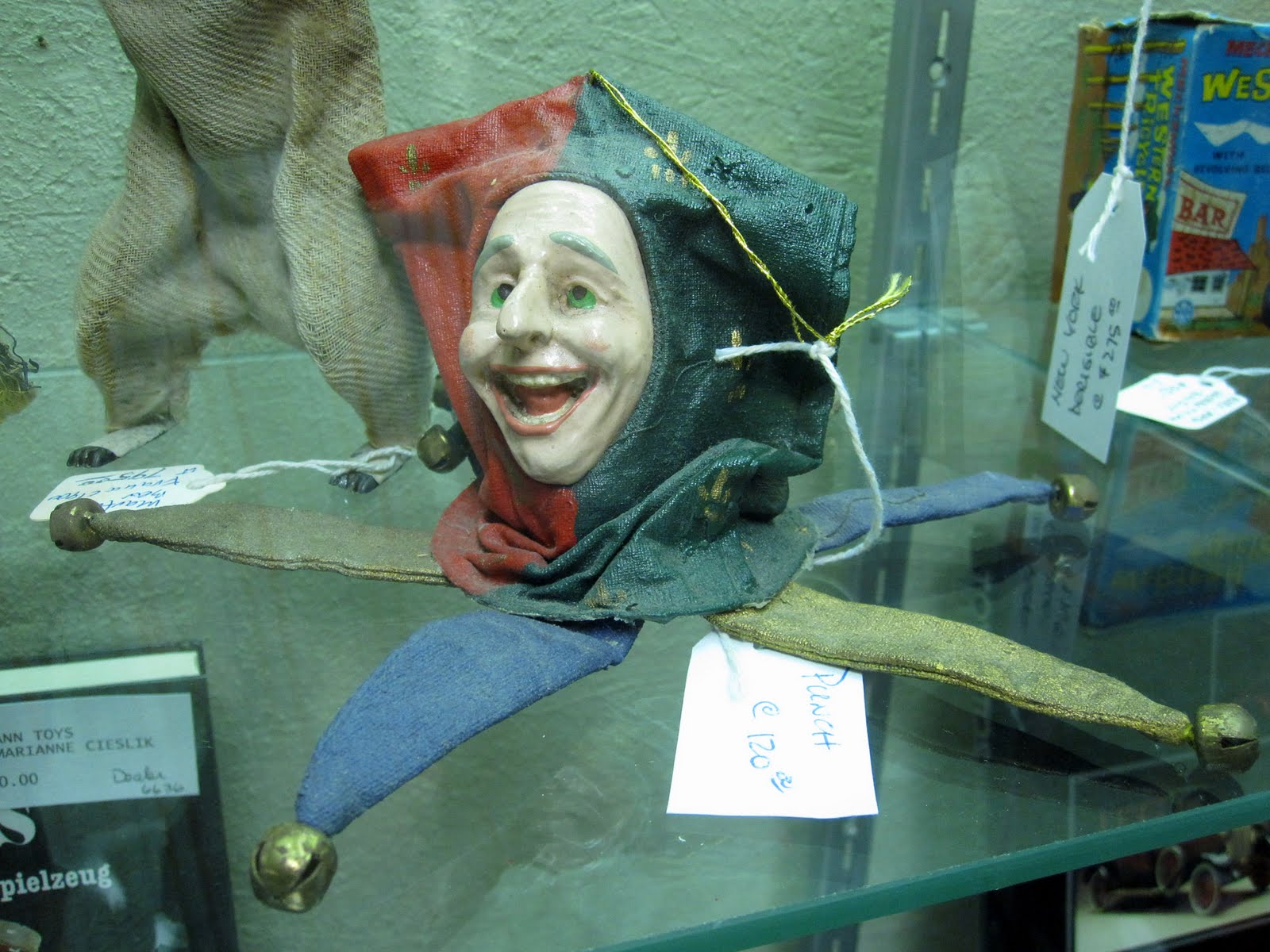 Phil Are Go!: Antiques Creepshow - Jester head spider.