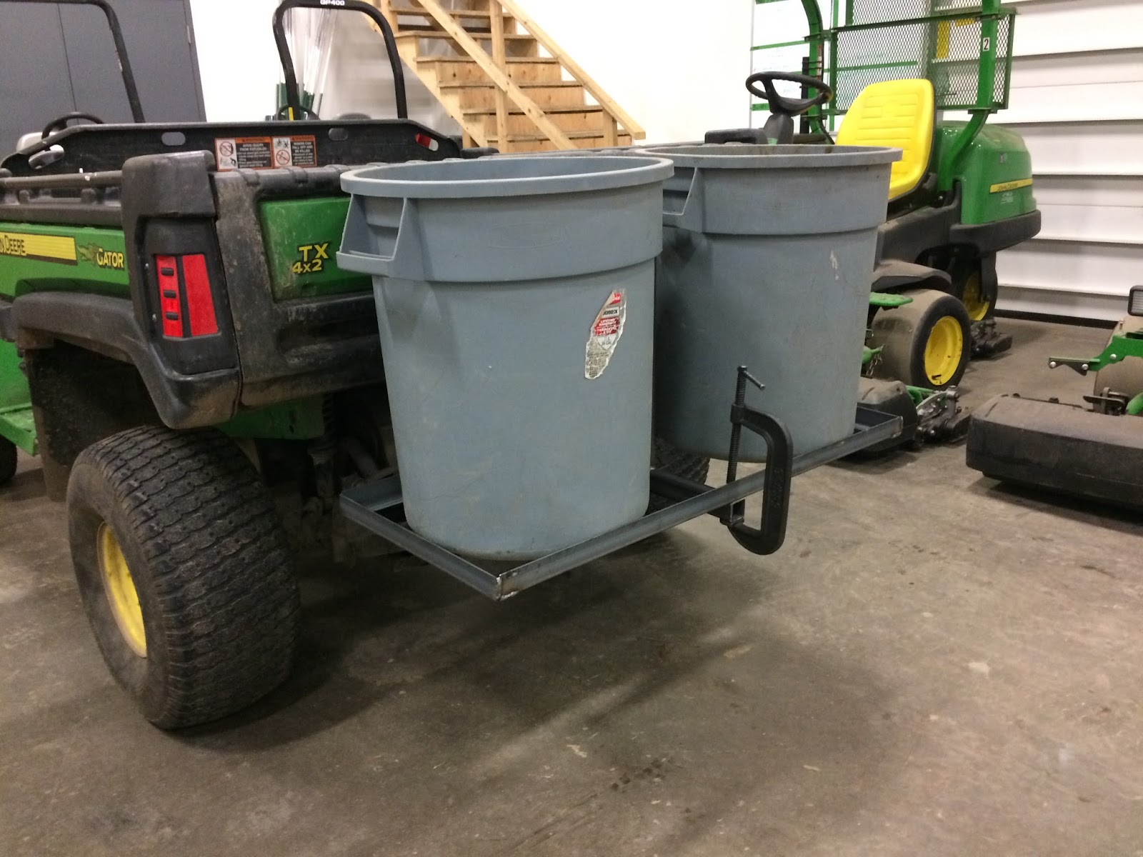 Bobs Shop: Garbage can carrier ( Twitter find )