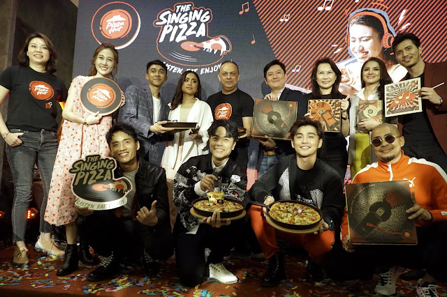 Pizza Hut memperkenalkan “The Singing Pizza” pertama di Malaysia ...