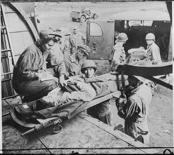 Heroic Photos of World War 2 : Nurses on the Battlefield | World War ...