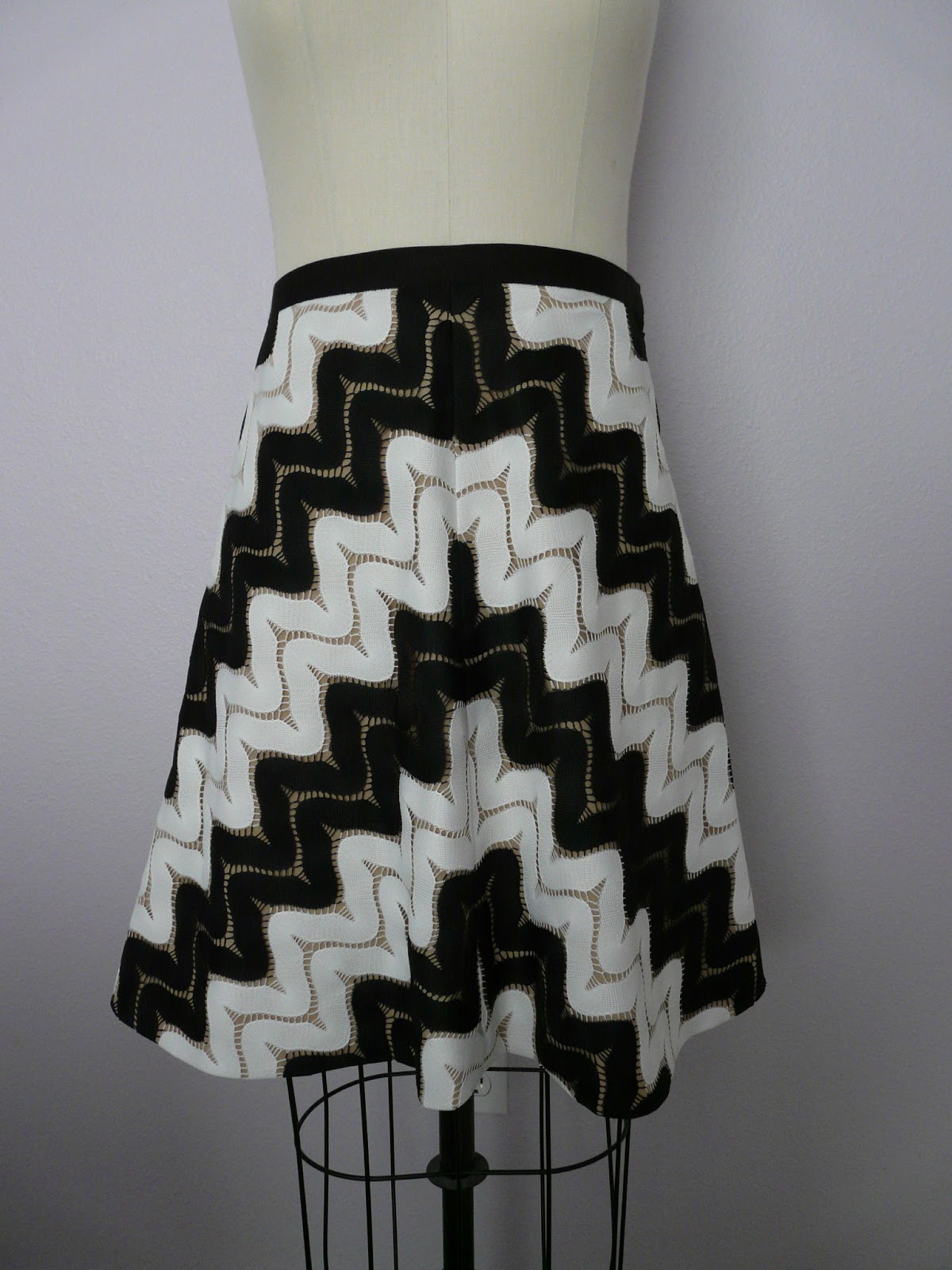 Amanda's Adventures in Sewing: Simplicity 2314 - Black & white bias ...