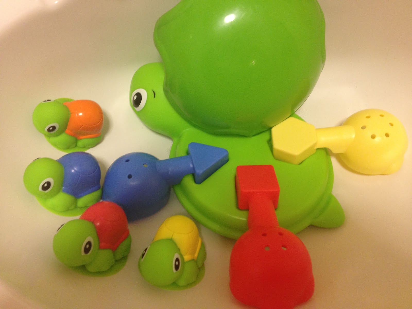 Tomy Aqua Fun - Surfin Beaver & Turtle Tots Review - MUMMY TO THE MAX