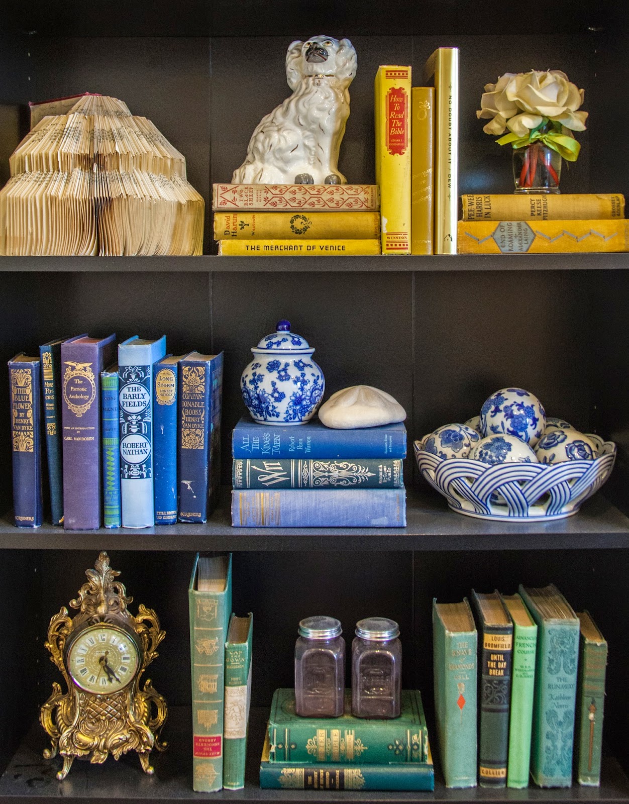 Delicious Reads: Pretty in Print: Styling Your Bookcases
