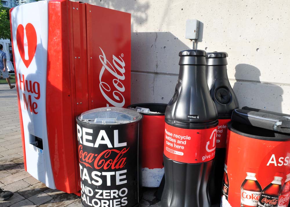 Toronto Grand Prix Tourist - A Toronto Blog: Hug Me you big @CocaCola ...