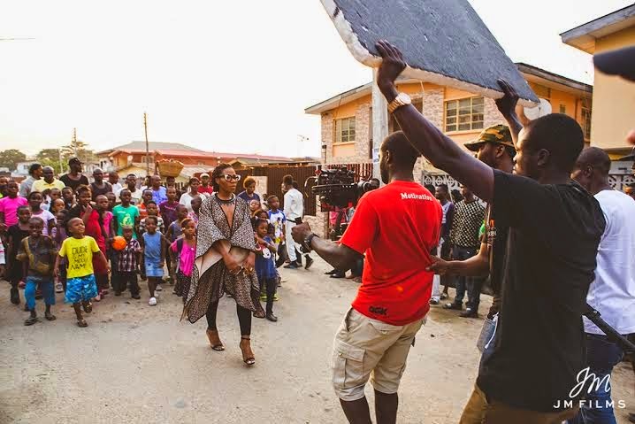 Asa Eyo Video With Lyrics: Newly Engaged Nigerian Singer Bukola Elemide ...