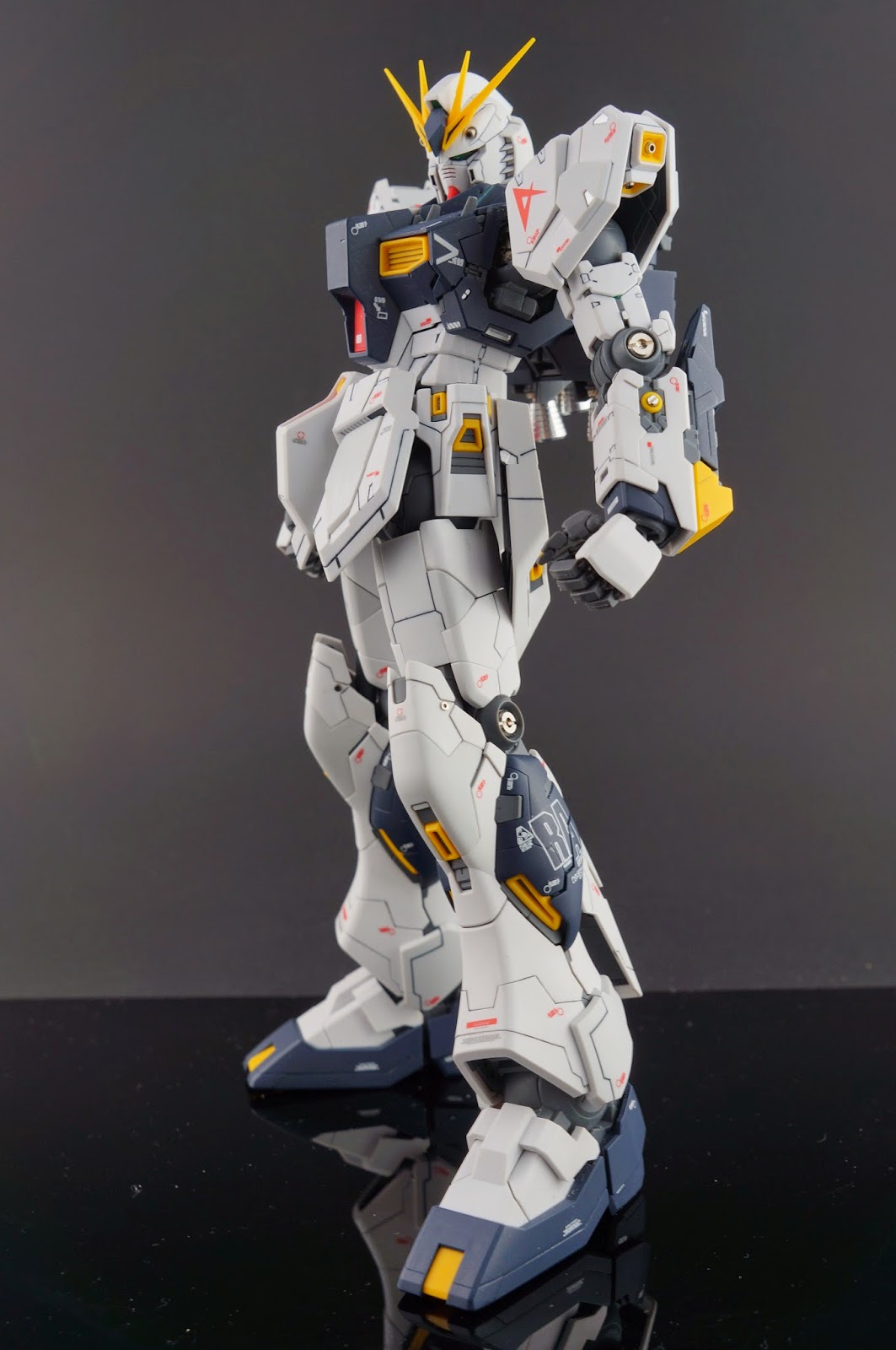 Mecha Junkyardz: MG RX-93-2 NU Gundam