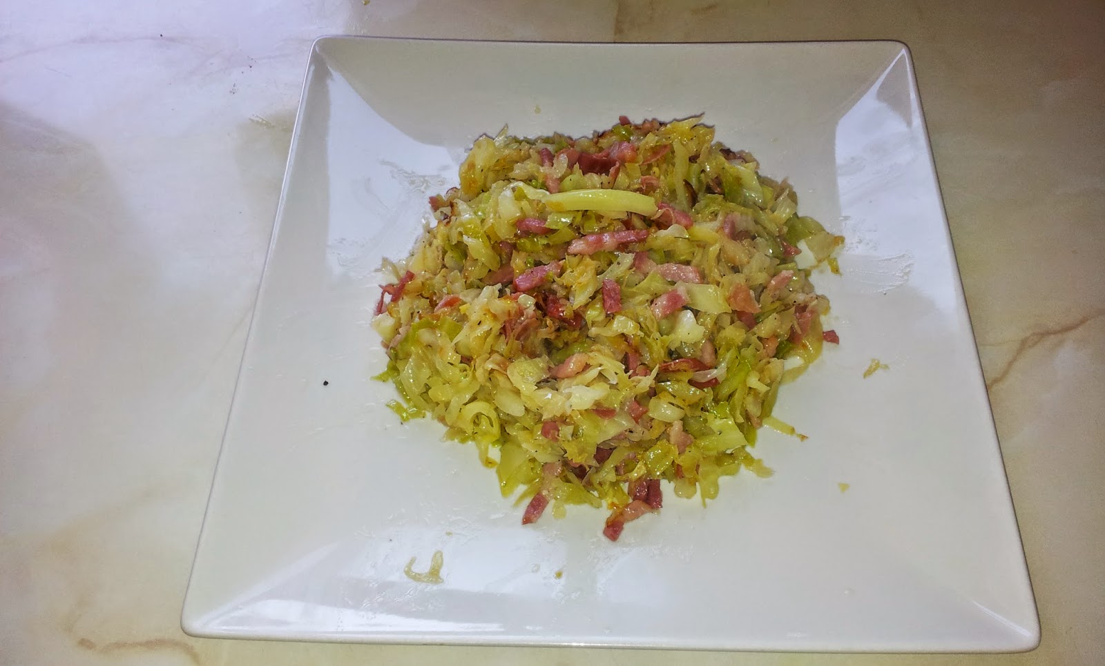 Cocina Útil: trucos, ideas y recetas: REPOLLO SALTEADO CON BACON