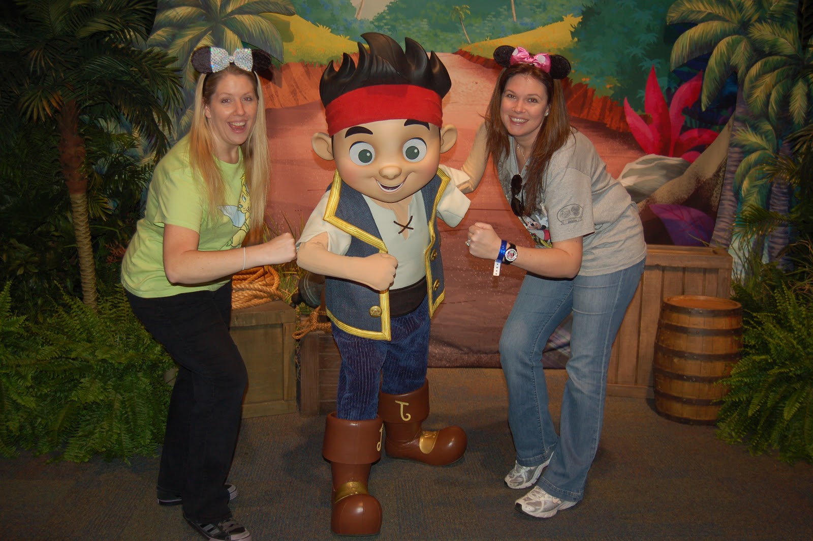 Disney Sisters: Disney Parks Blog Meet-Up / Sharky and Bones Concert