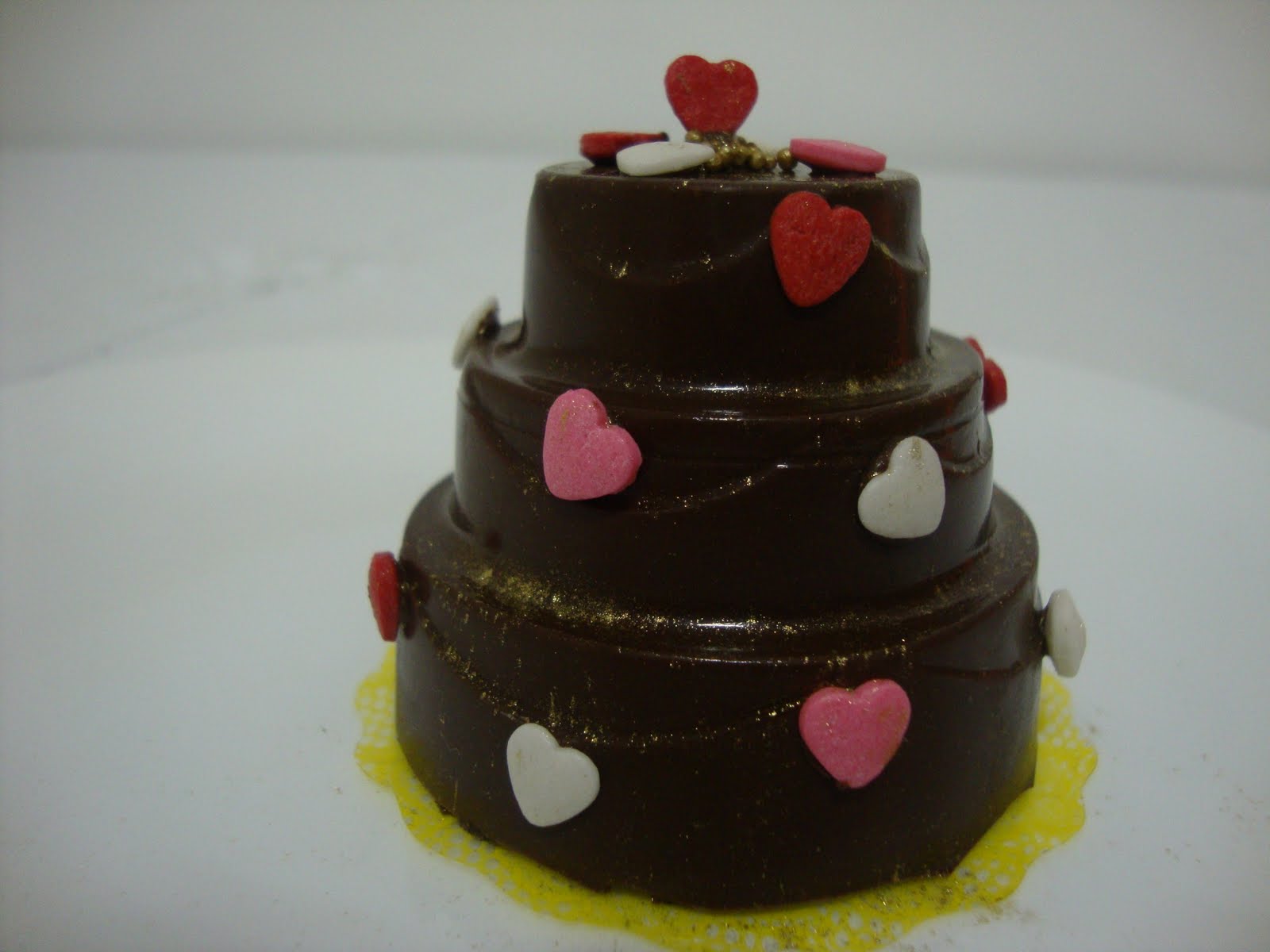 Luciana Aguiar Doces: Mini bolinho de 3 andares de chocolate recheado ...