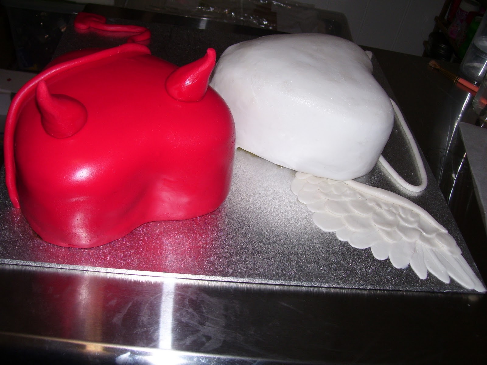 2cute2cut.com: Heaven and Hell cakes