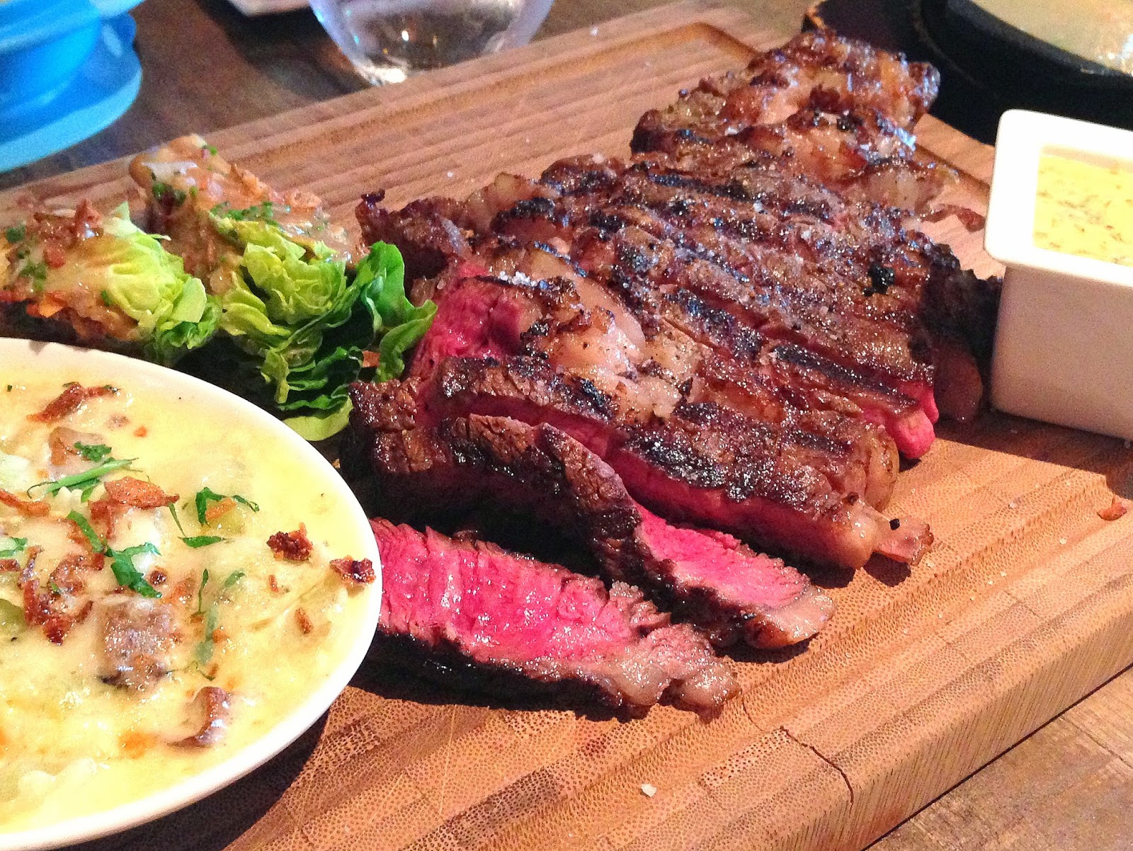 Some Like it Haute: Seconds at Bar-Roque Grill, Amara Hotel