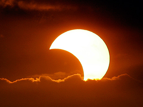 20+ Beautiful Sun & Moon Photographs - The World Of Photography