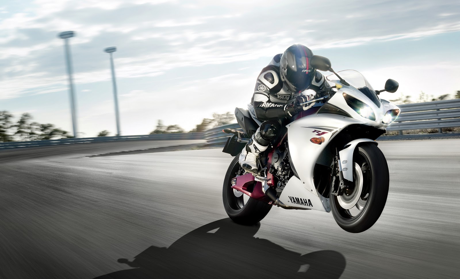 FASTEST BIKES EVER: YAMAHA R1