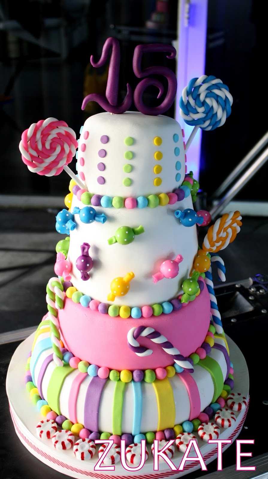 TORTA CANDY PARTY DE 15 AÑOS PARA LAS CHICAS DEL JESÚS MARÍA | ZUKATE