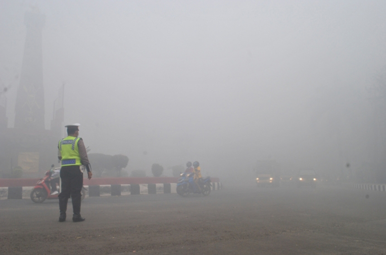 Kabut Asap Tebal Selimuti Pagi di Kota Sampit | JURNAL MEDIA Indonesia