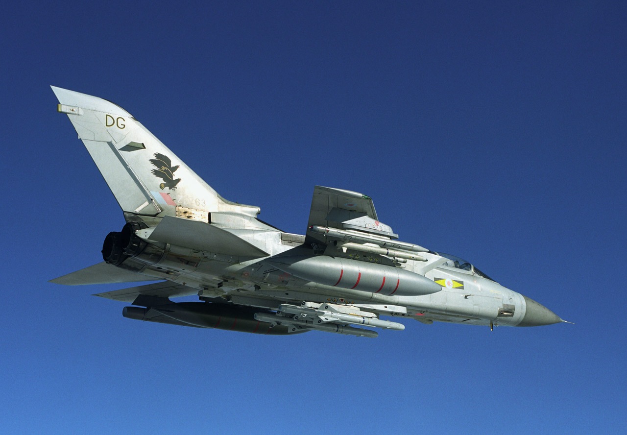 Miltary-Wallpapers|Guns-hd-Wallpaper: Jet Fighter Attack Airplanes ...