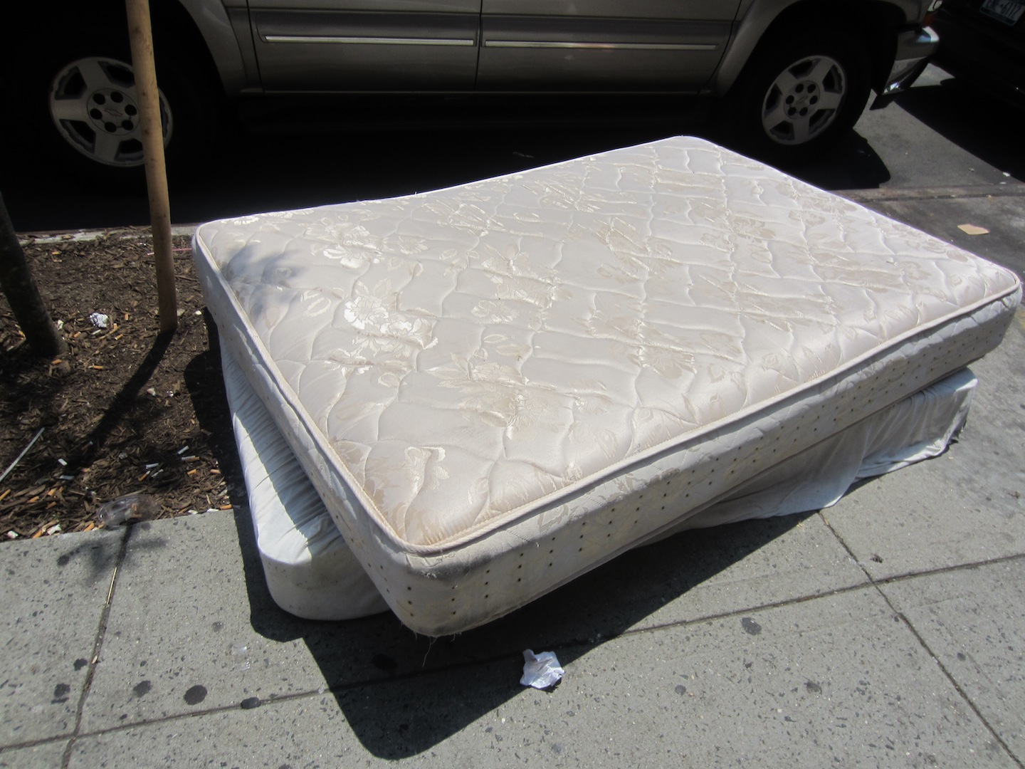 EV Grieve: This week in discarded mattress epidemics in the East Village