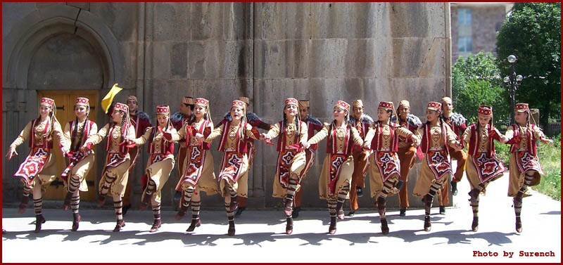 Dziedzictwo UNESCO: Kochari – tradycyjny taniec grupowy. Armenia
