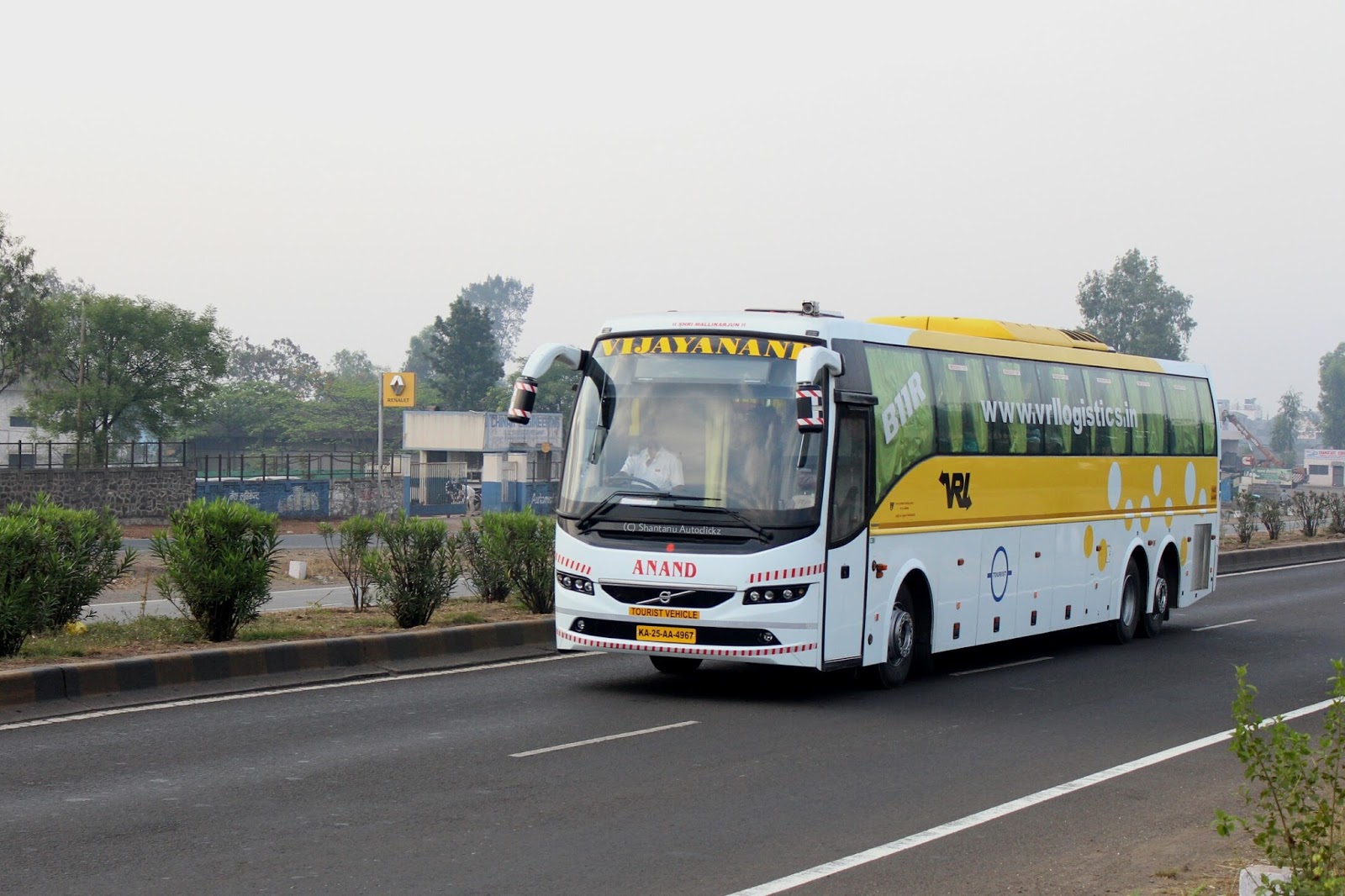 Shantanu Autoclickz: VRL VOLVO B11R I-Shift 9400 PX Semi Sleeper