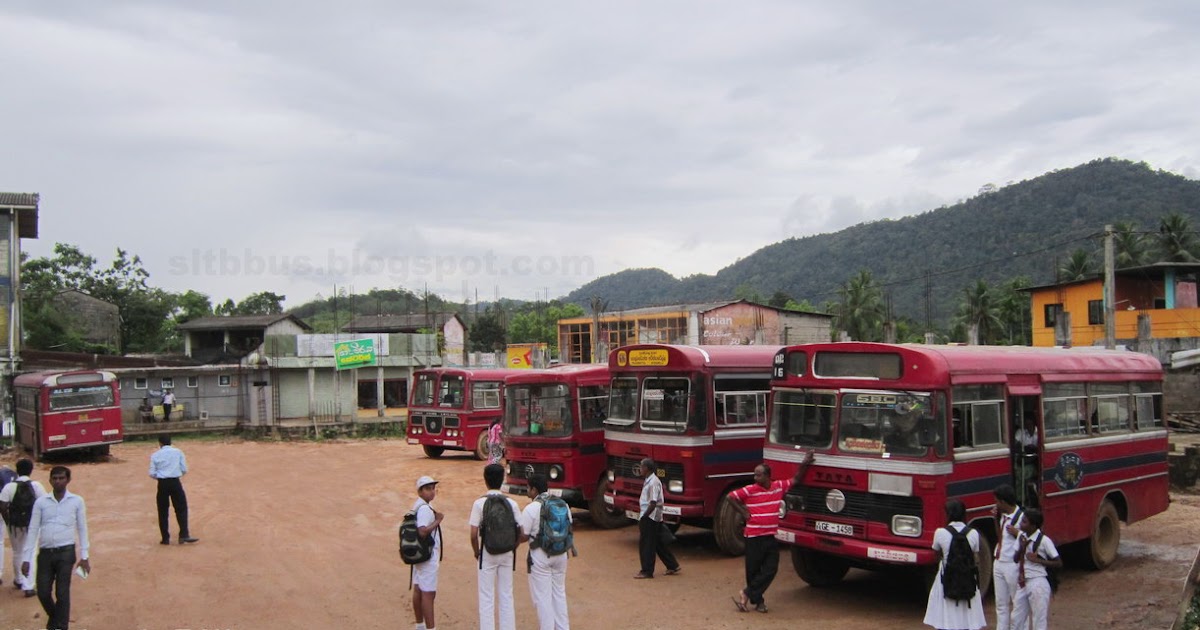 SLTB buses - ශ්‍රී ලංගම බස්: SLTB bus stand - Deraniyagala