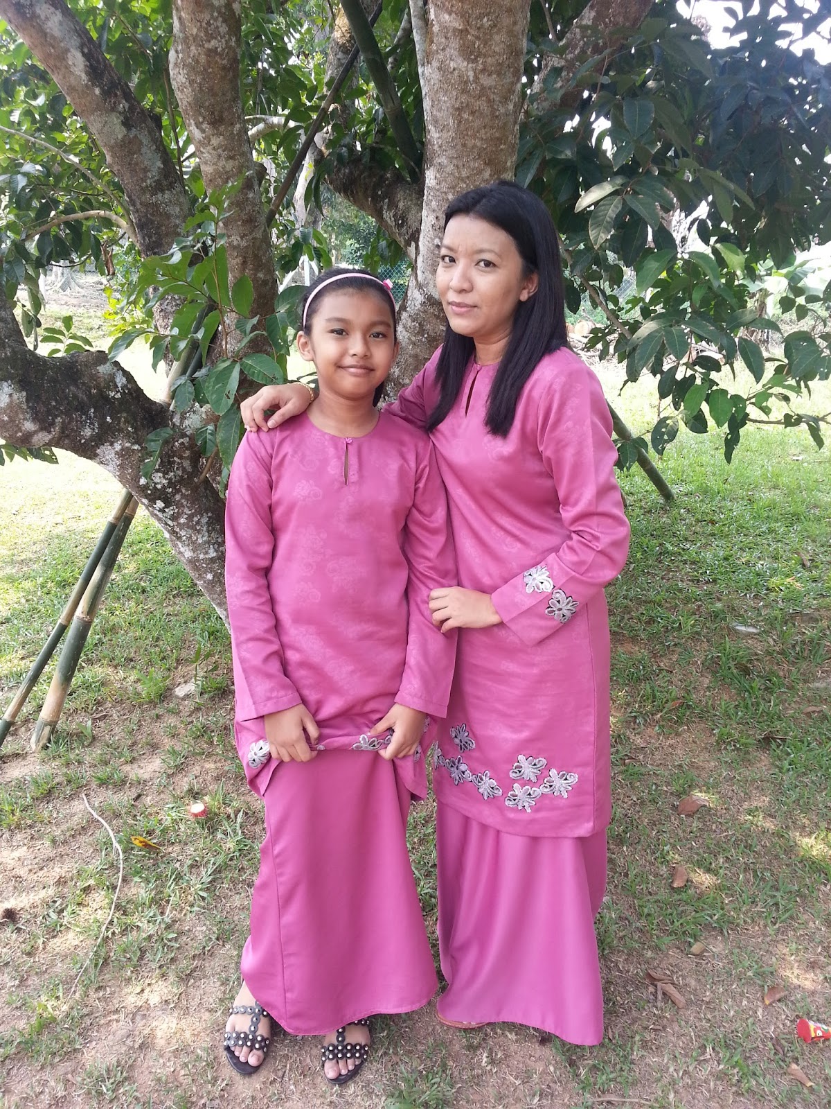 Pose Raya Mama & Dania ~ SURIA AMANDA