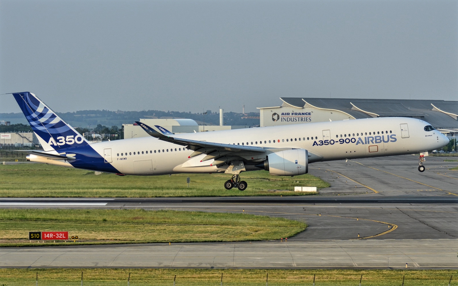 Airbus A350 900