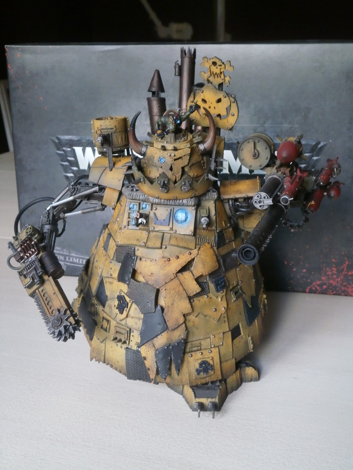 Hard-Edge Painting: Ork Stompa