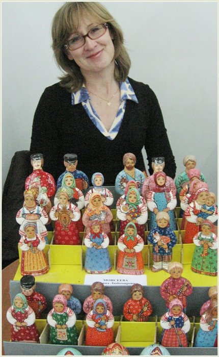 Russian Arts and Crafts : Painted wooden dolls