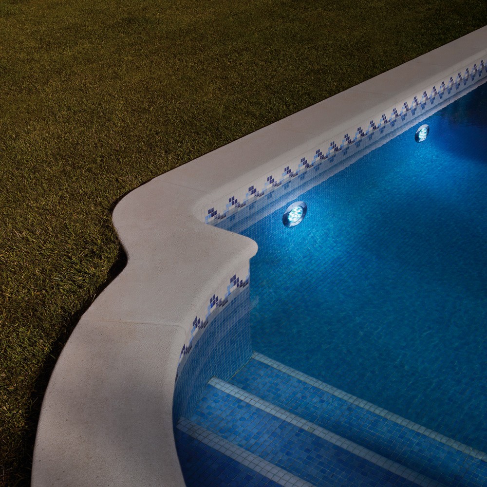 PARATI LAZER: PISCINAS COM LEDS