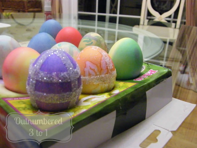 Time to Color the Eggs - Dying Eggs without Staining Your Hands ...