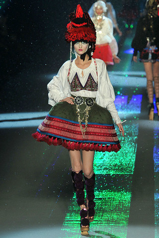 Fashion and Traditional Greek Costumes