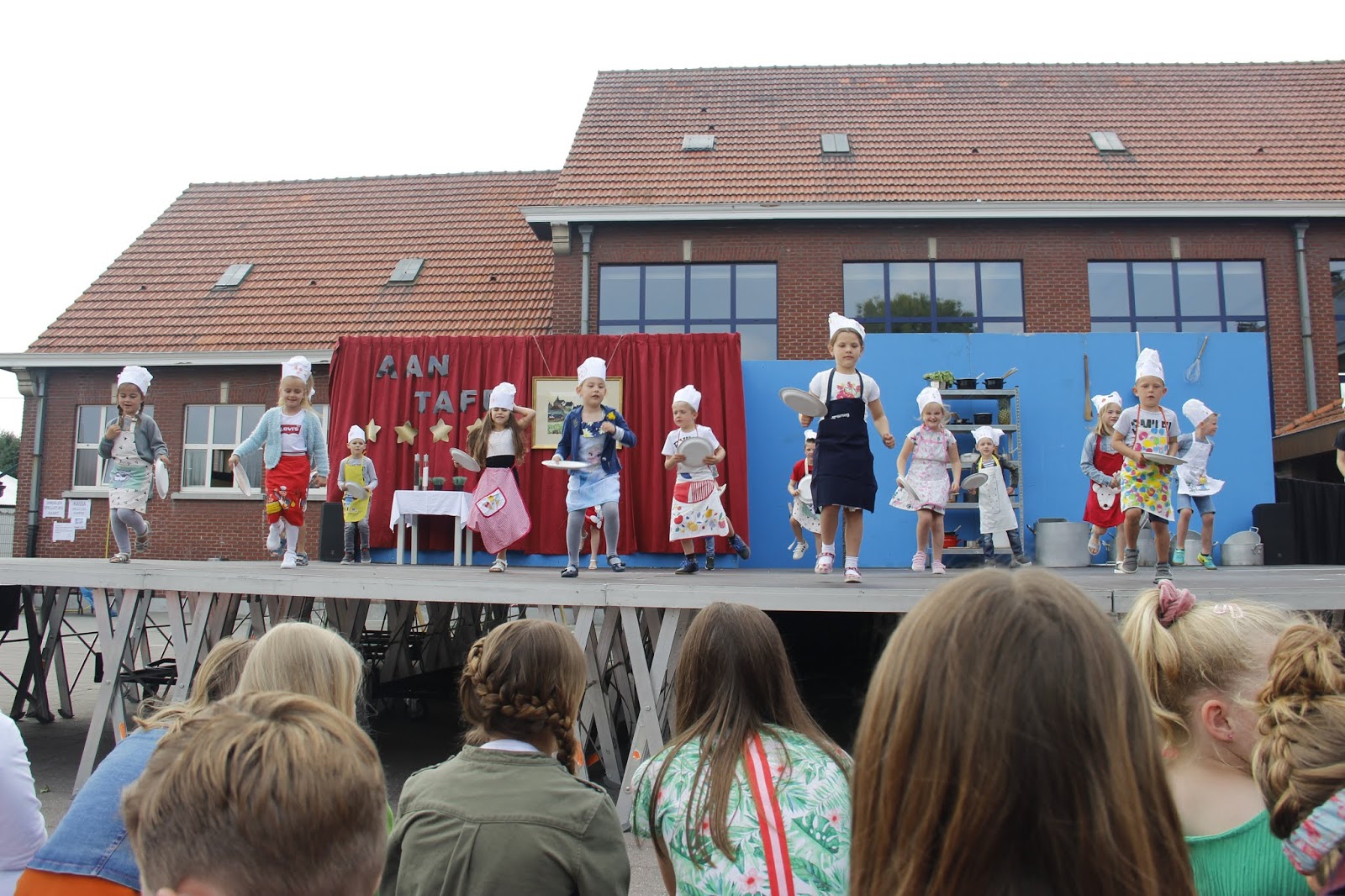 Activiteiten met heel De Wegwijzer!: Schoolfeest: Aan tafel!