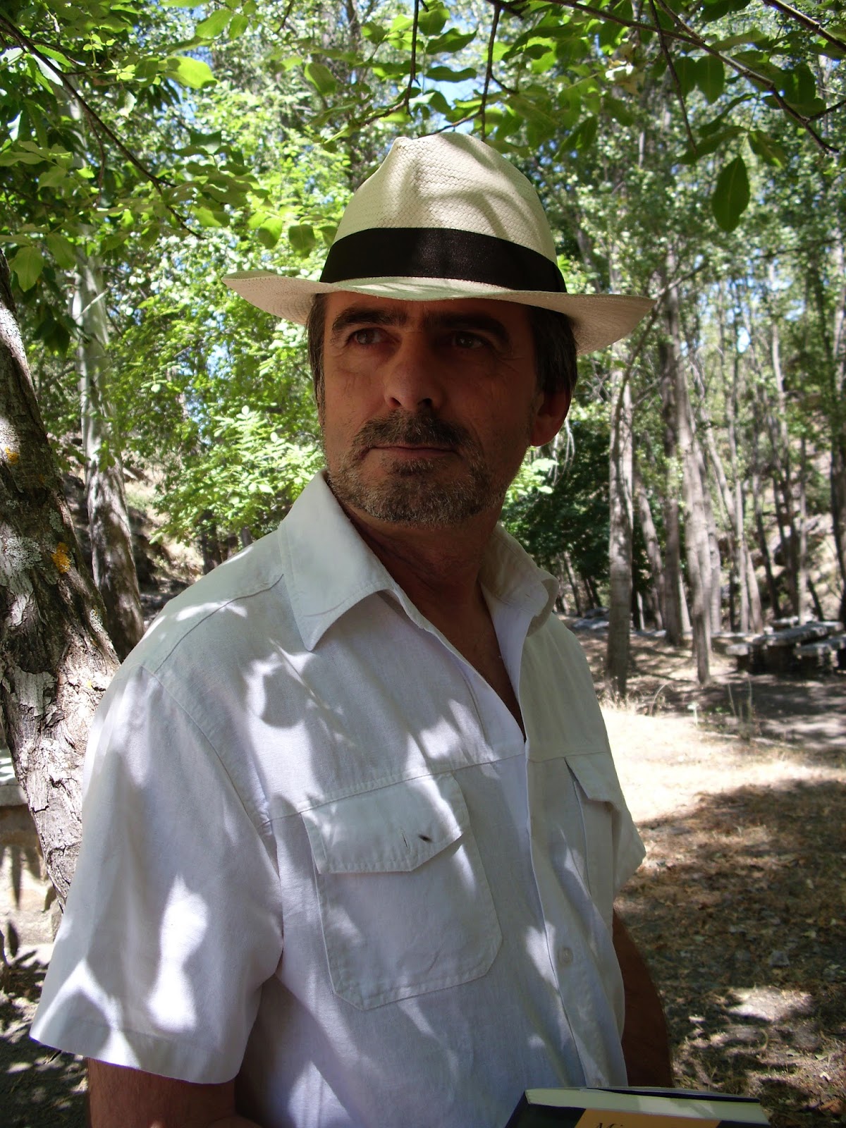 Ancile: EMILIO BALLESTEROS, CON LA NOCHE EN BLANCO DE GRANADA