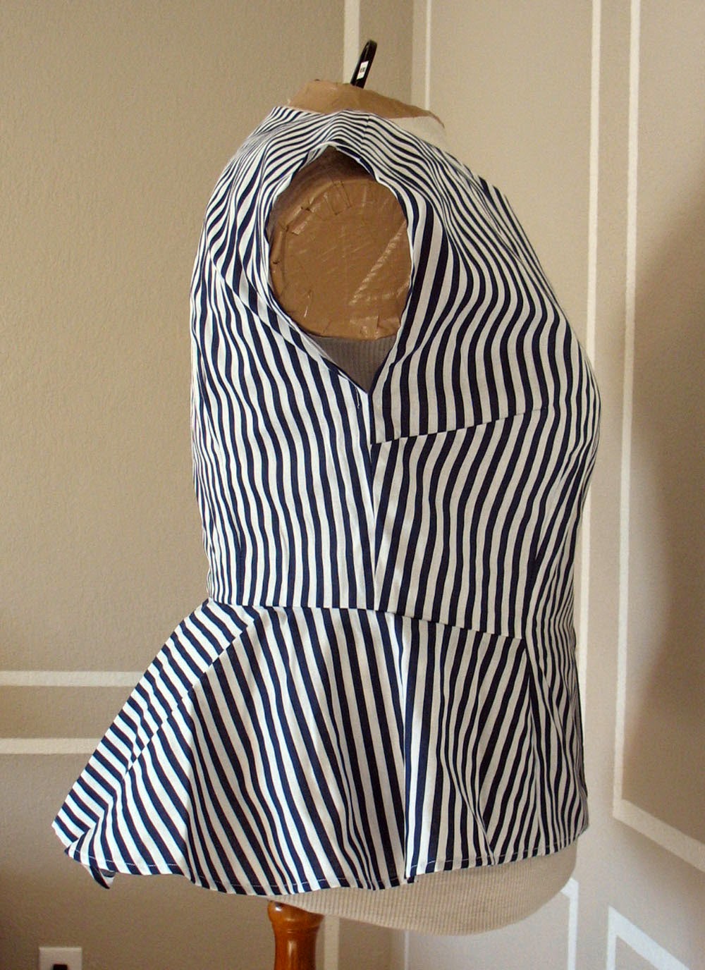Aux Belles Choses: Striped Peplum Blouse - Simplicity 1590