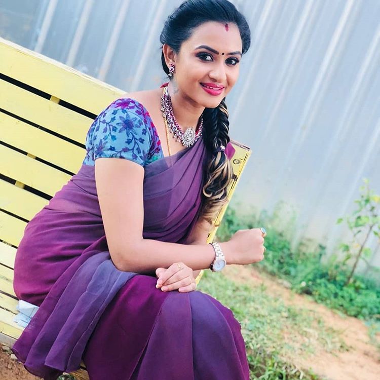 Janani Ashok kumar latest saree photos | Indian Filmy Actress
