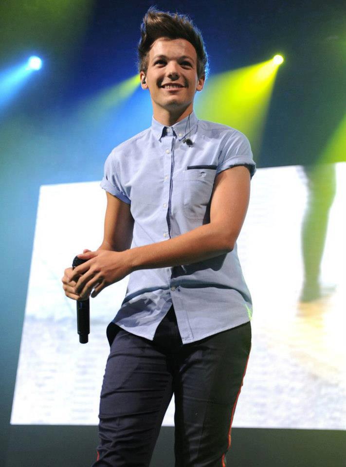 Live While We're Young : One Direction at iTunes Music Festival (JUST NOW!)