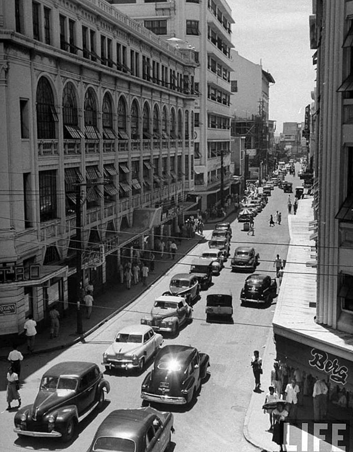 Carlos Celdran's Escolta & Old Manila Walking Tour | Drowning ...