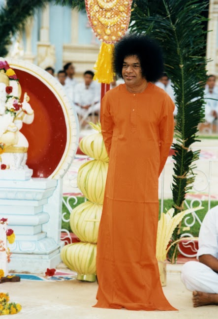 Sathya Sai with Students: The First Onam Celebrated at Prasanthi Nilayam