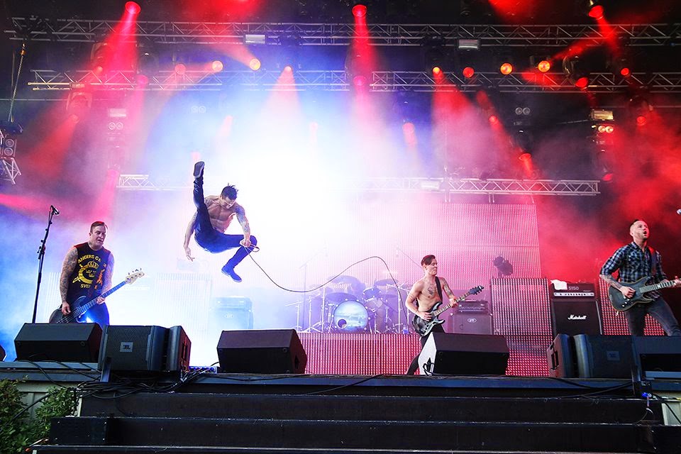 Tune Of The Day: Raised Fist - Flow