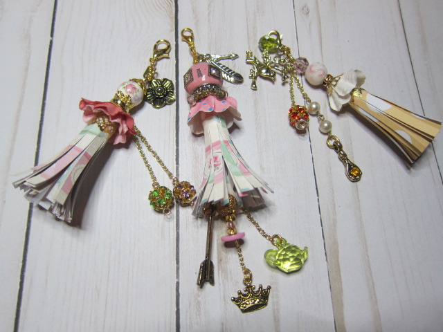 Natasha'ScrapbooKorner: Paper Tassel Charm Tutorial
