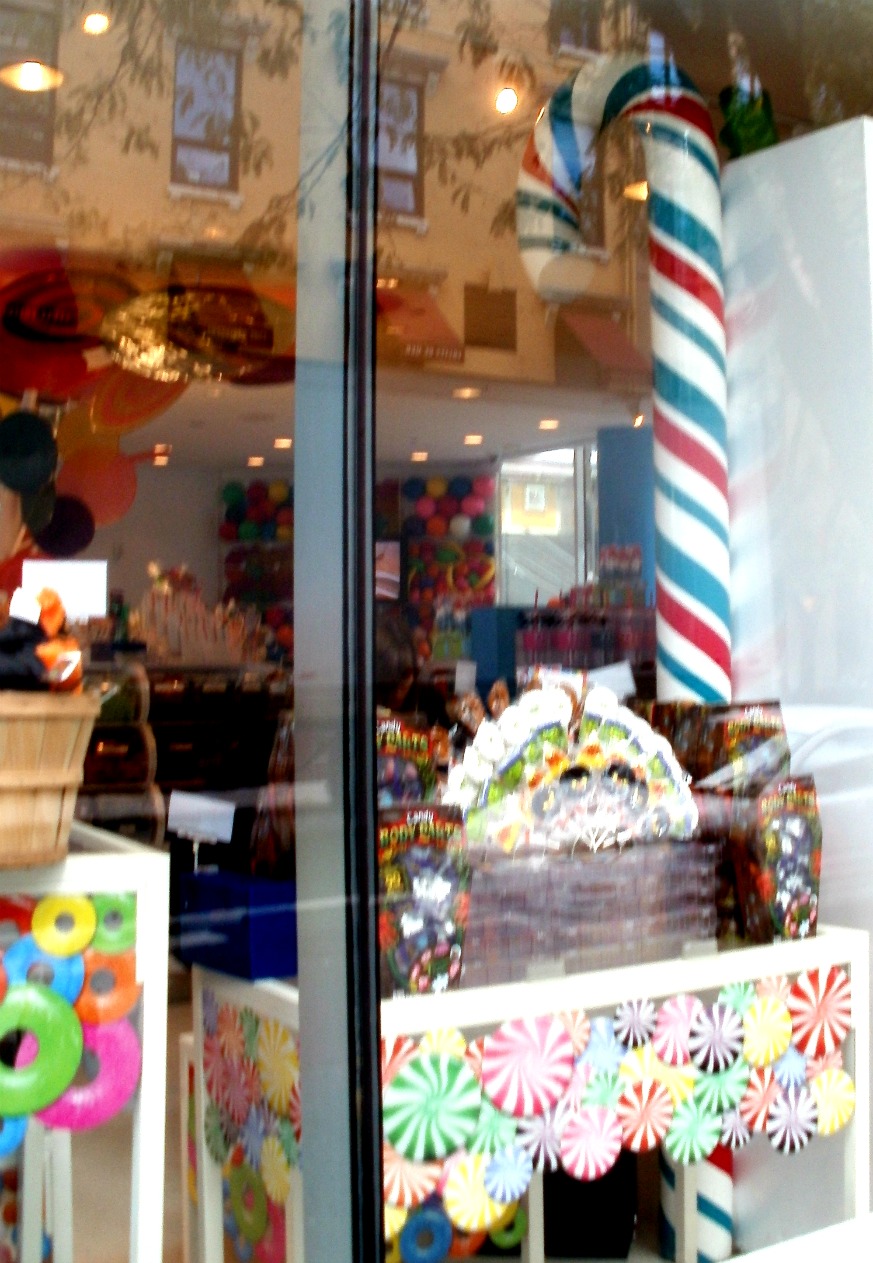 Midtown Blogger/Manhattan Valley Follies: Dylan's Candy Store