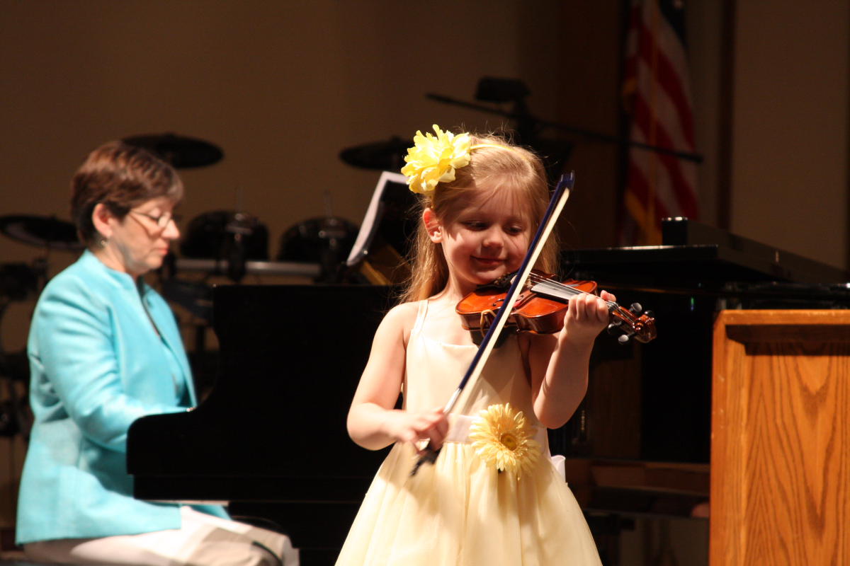 Lueker Munchkins - School & Play: 2012 Spring Violin Recital